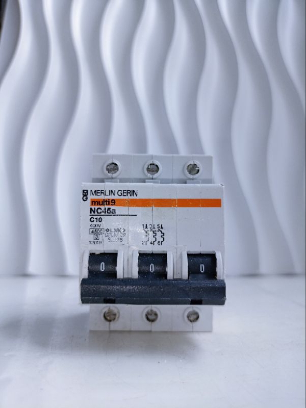 Jual MCB MERLIN GERIN MULTI9 3PHASE C10 | Shopee Indonesia