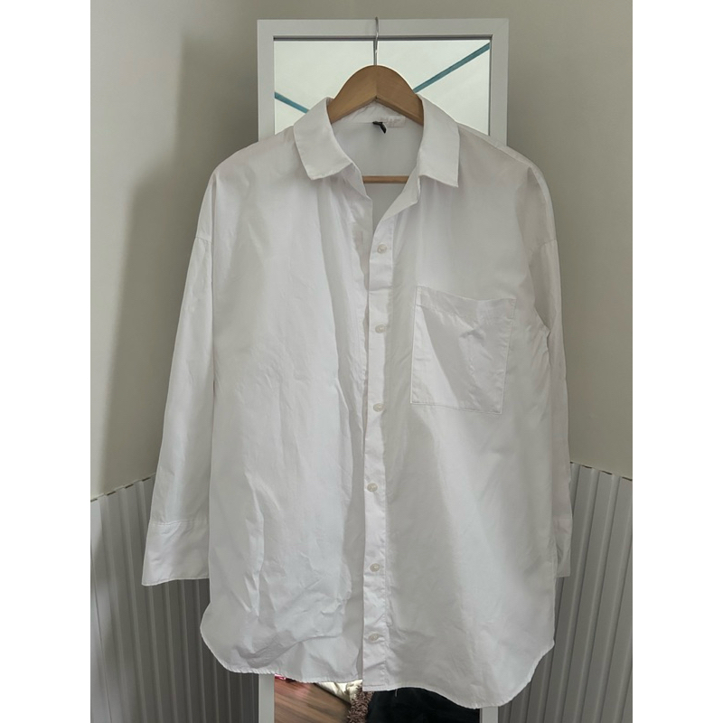 Jual Preloved kemeja putih HnM cotton oversized Hanya sekali pakai ...