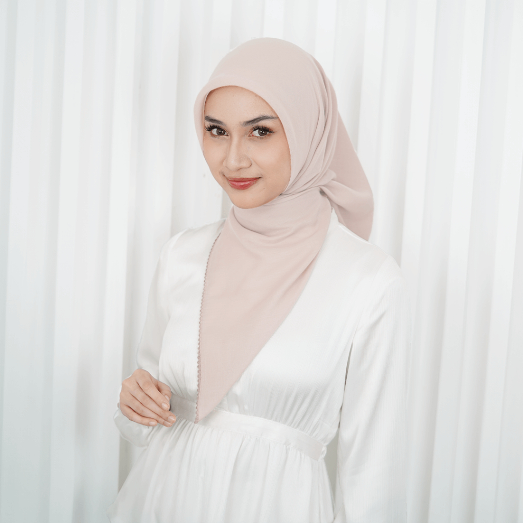 Jual Femme Outfit - Zainab Shawl (Hijab Segi Empat) | Shopee Indonesia