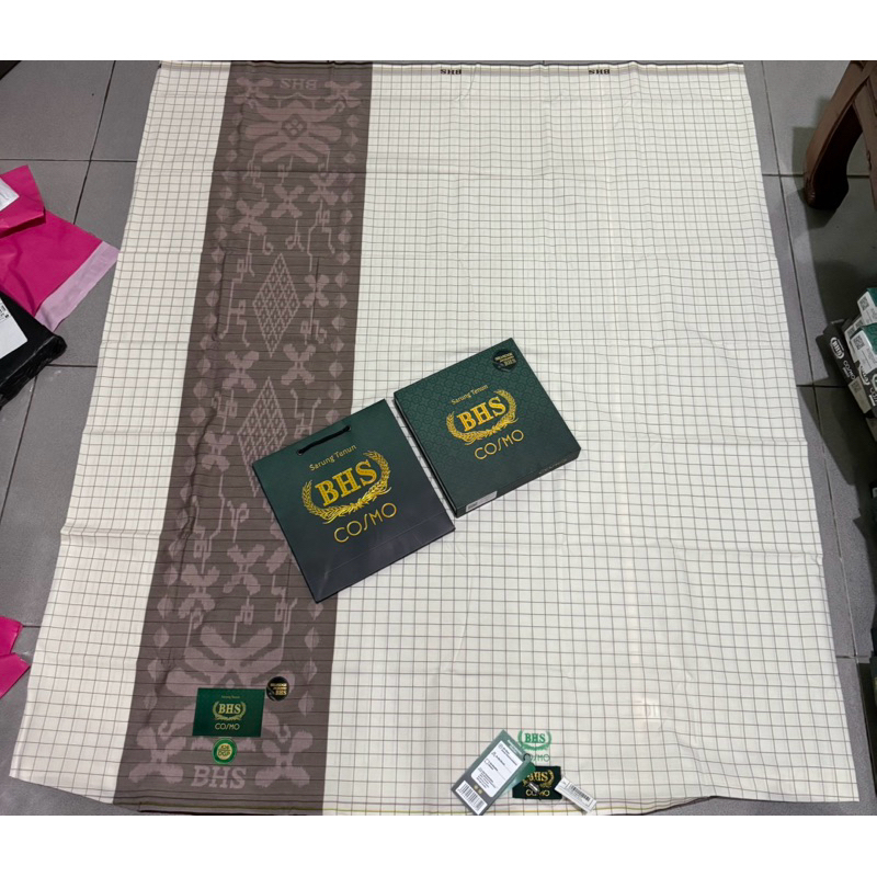 Jual Sarung BHS Cosmo Gold Motif K26 DGP PUTIH COKELAT | Shopee Indonesia