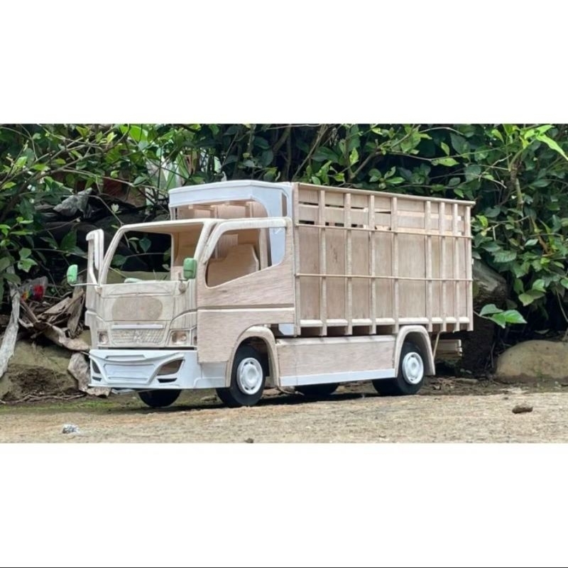Jual Miniatur Canter skala 12 truk oleng Kabin jungkit ban spon pintu ...