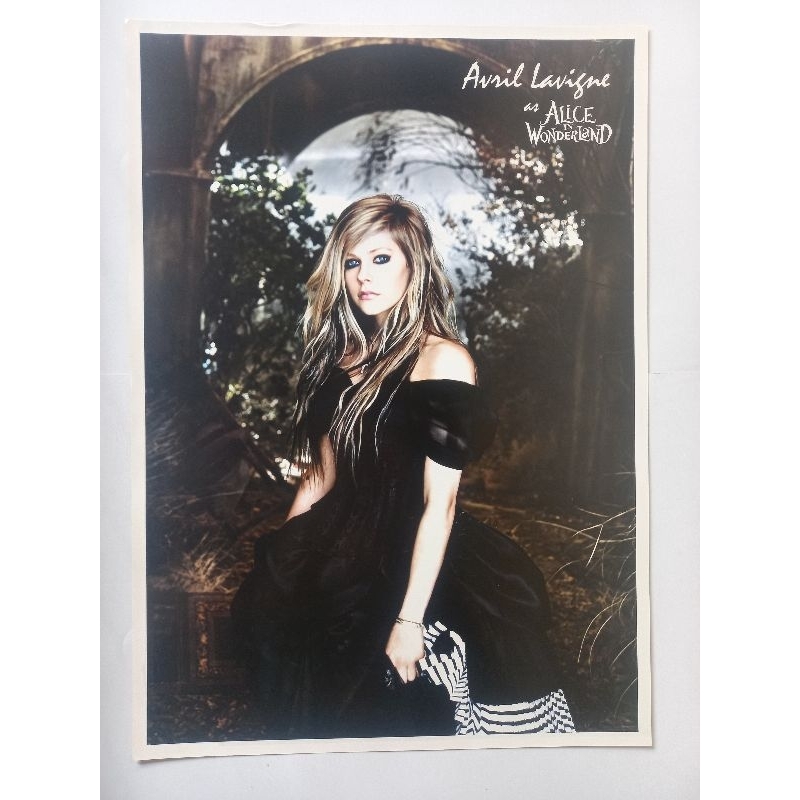 Jual POSTER AVRIL LAVIGNE UKURAN BESAR 50 × 70 CM | Shopee Indonesia