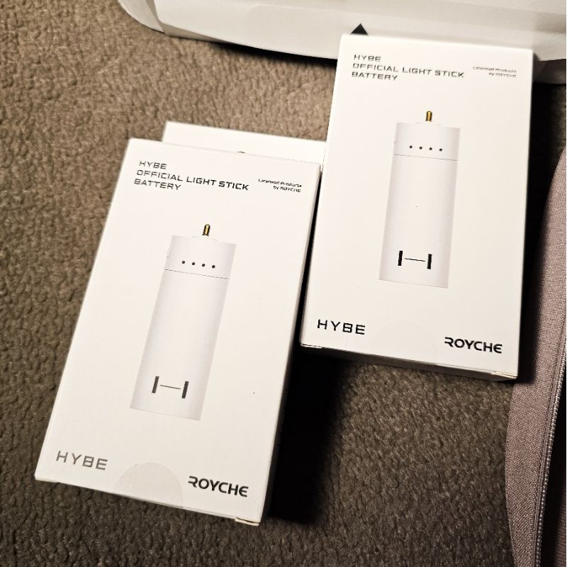 Jual [READY STOCK] HYBE OFFICIAL LIGHTSTICK BATTERY LE SSERAFIM BTS ...