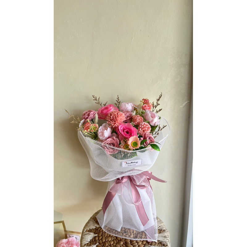 Jual buket bunga pink jaring free ucapan | Shopee Indonesia