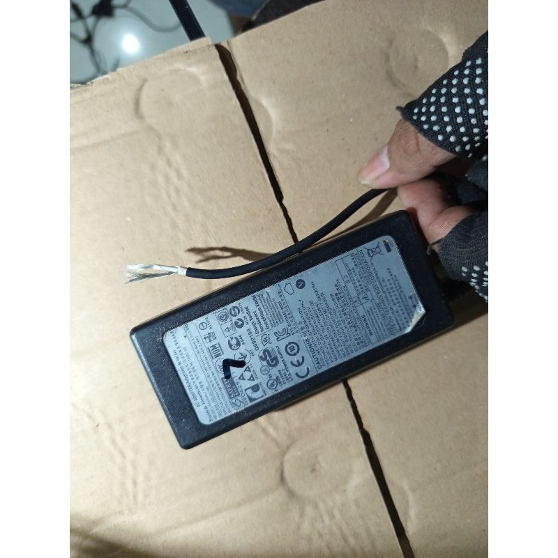 Jual Adaptor laptop samsung 19v 3,16a ( buntung ) | Shopee Indonesia