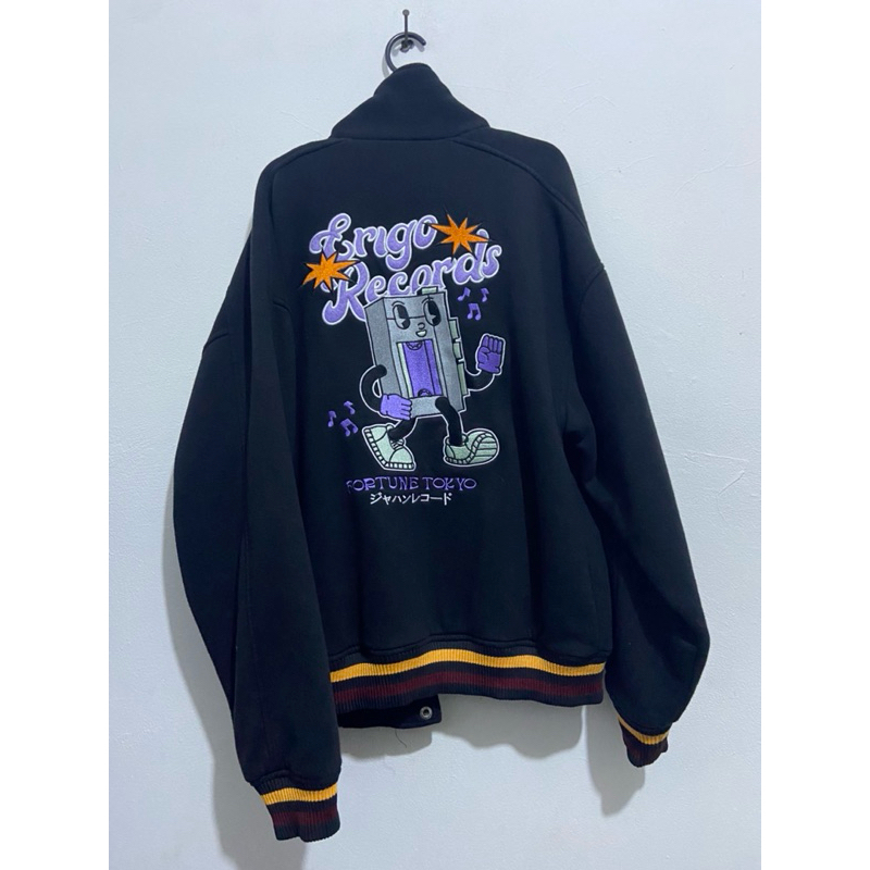 Jual varsity erigo x jkt48 Shani | Shopee Indonesia