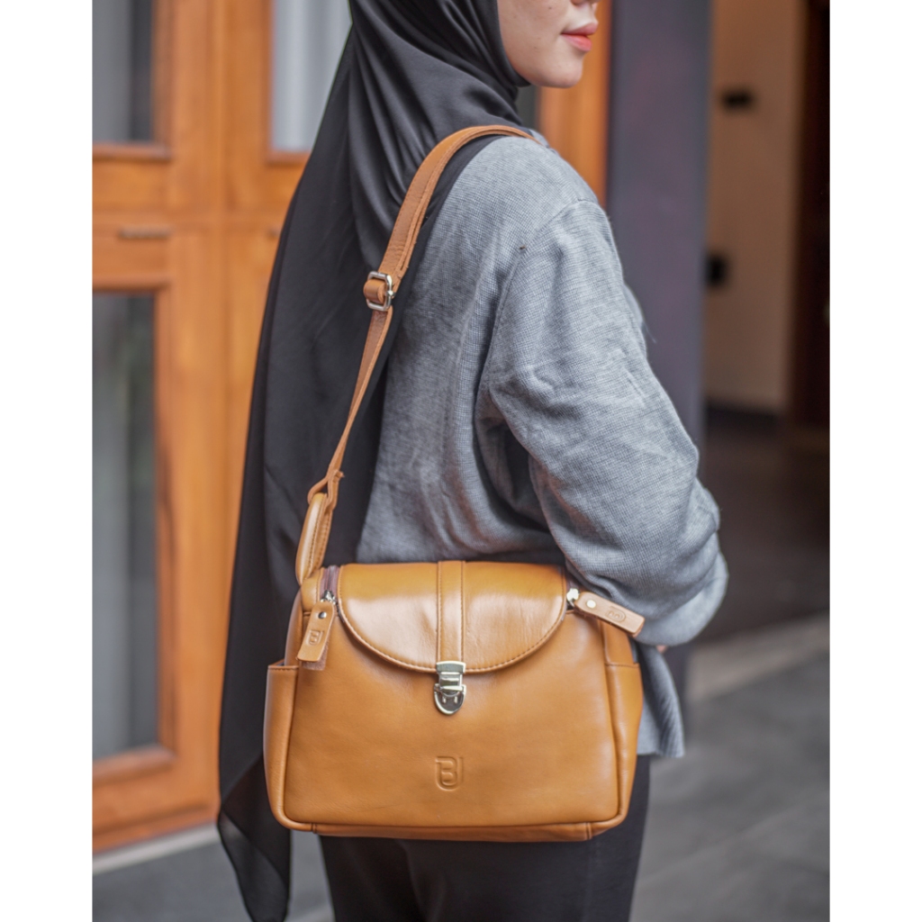 Jual Leather Sling Bag I Tas Selempang Wanita BeYou By BUCINI HANA ...