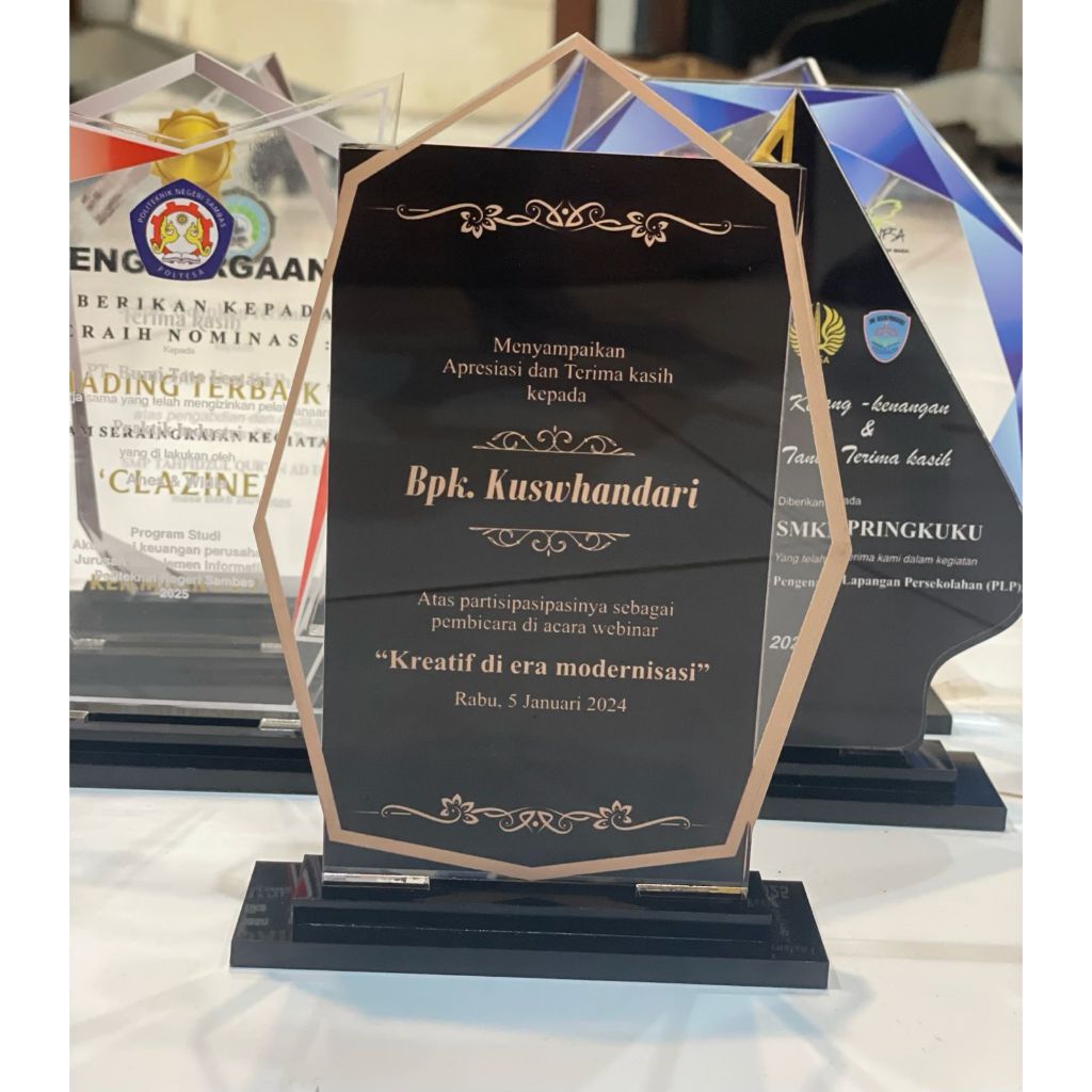 Jual Plakat/piala/piagam/plakat akrilik/trophy/custom plakat/plakat ...