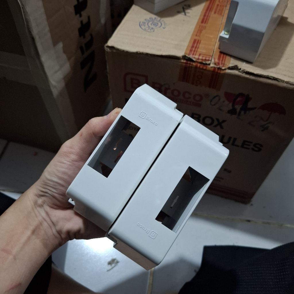 Jual BROCO TEMPAT MCB / DUDUKAN MCB ISI 1 Box mcb BROCO 1 GANG BOX MCB ...