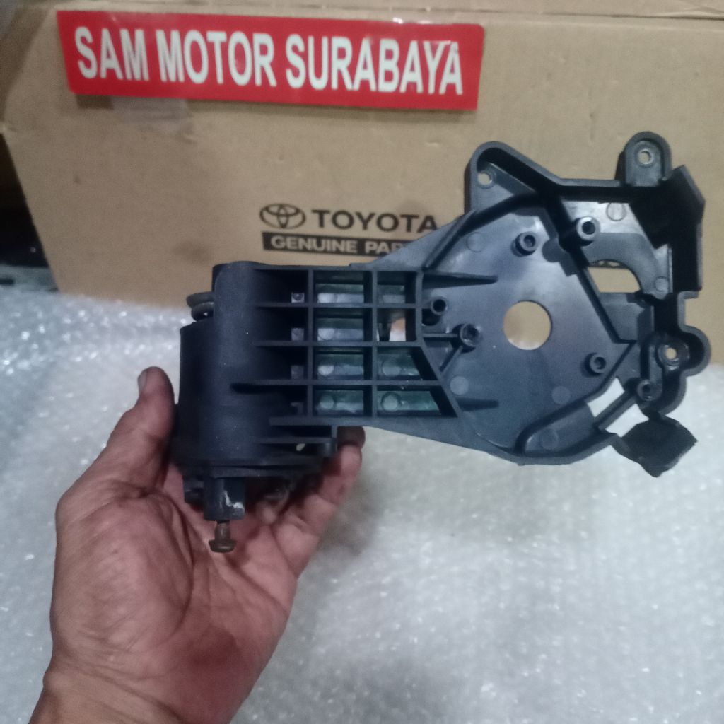 Jual Rangka engsel spion Toyota kijang Innova G 2005, 2006, 2007, 2008 ...