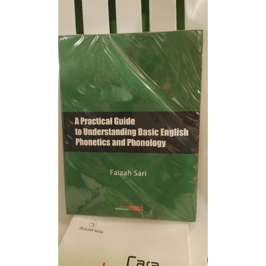 Jual buku A practical guide to understanding basic english phonetics and phonology - faizah sari ...