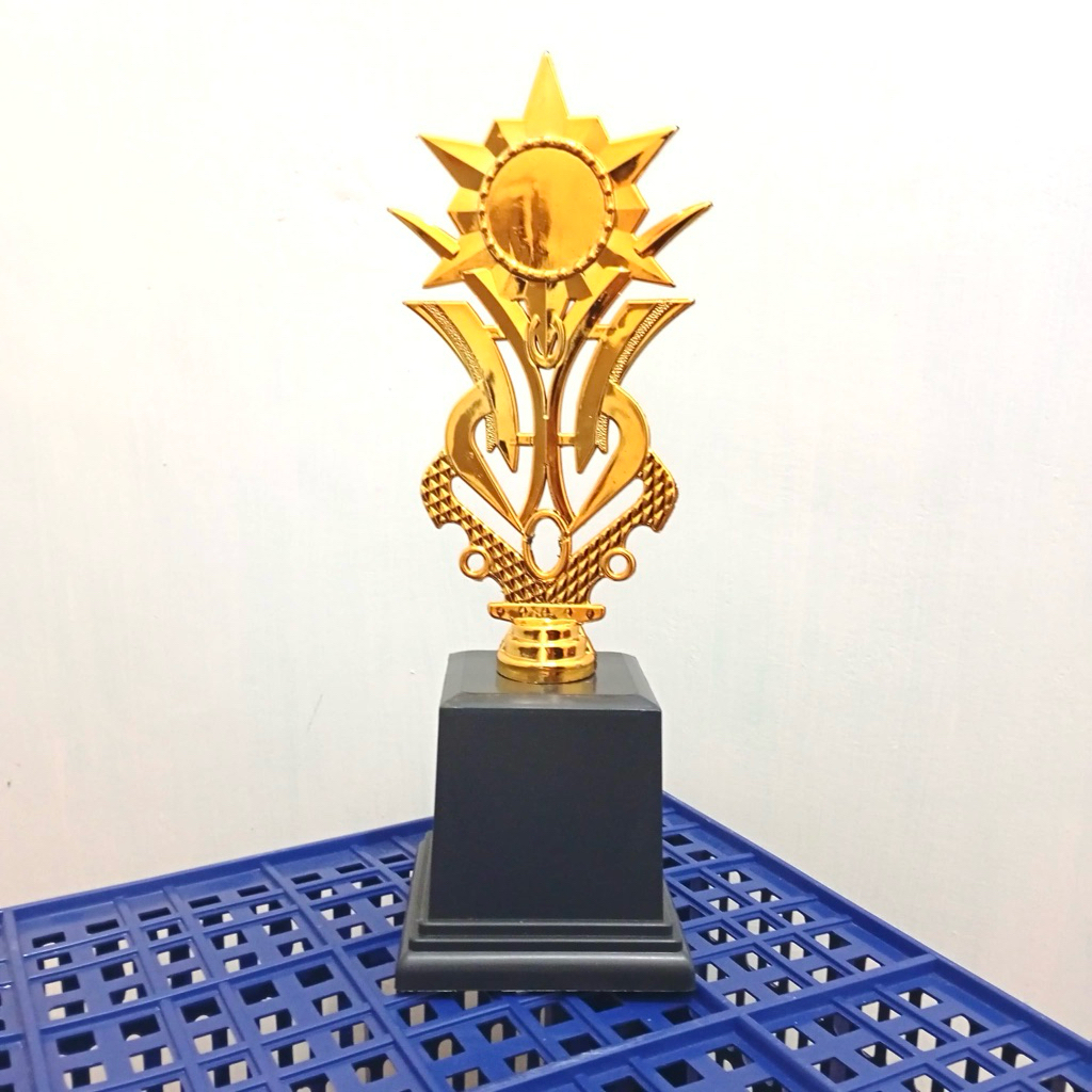 Jual Piala Murah Piala Bintang Piala Sekolah Emas Tatakan Hitam Tinggi ...