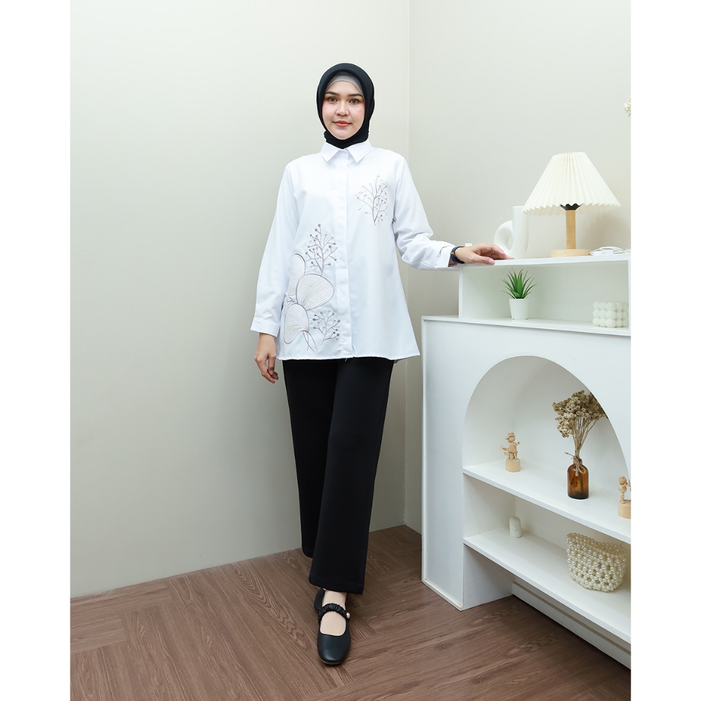 Jual LUCIA Blouse - Pakaian Wanita Terbaru by myHMi | Shopee Indonesia
