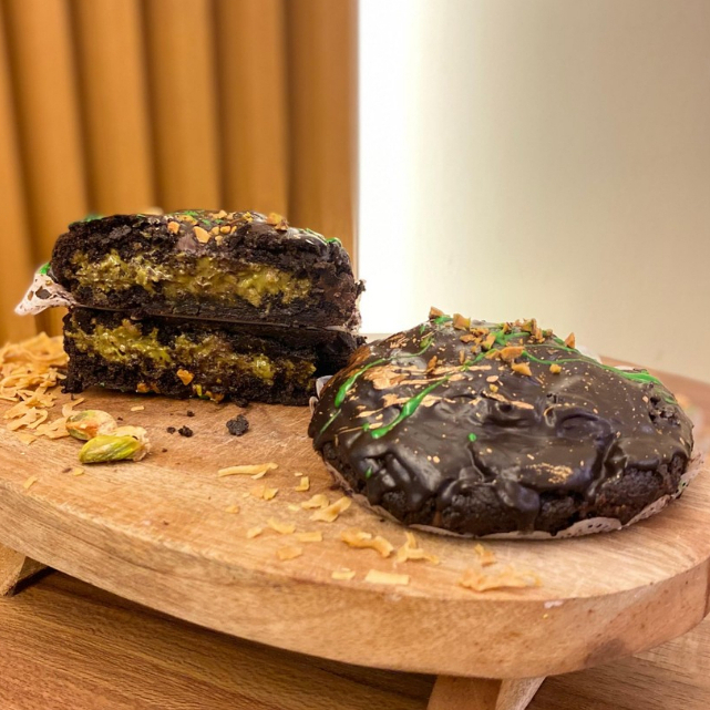 Jual deSarah Soft Cookies - Dubai Chocolate Cookies - Pistachio Kunafa ...