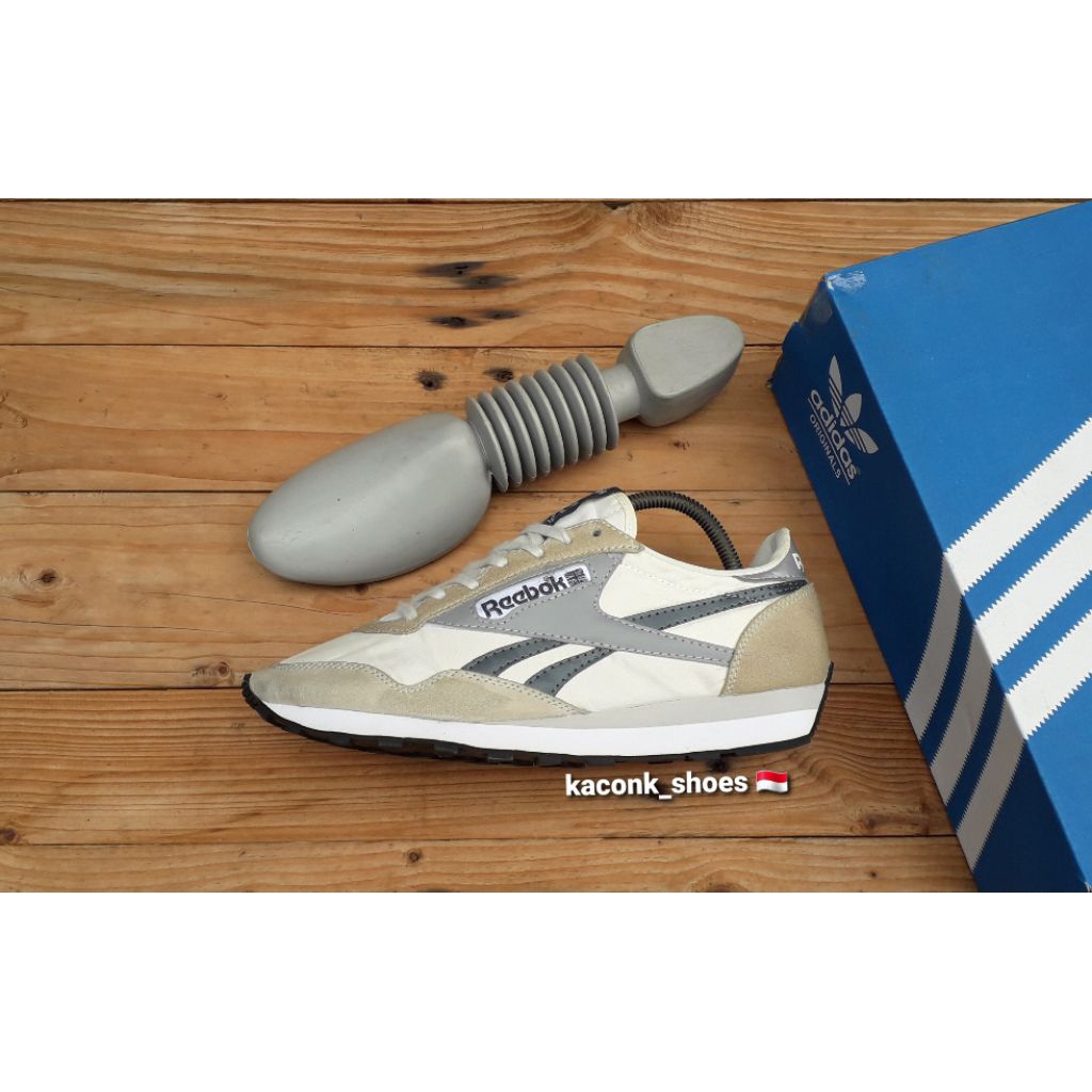 Jual SEPATU CASUAL SNEAKERS REEBOK AZTEC WHITE GREY ORIGINAL | Shopee ...