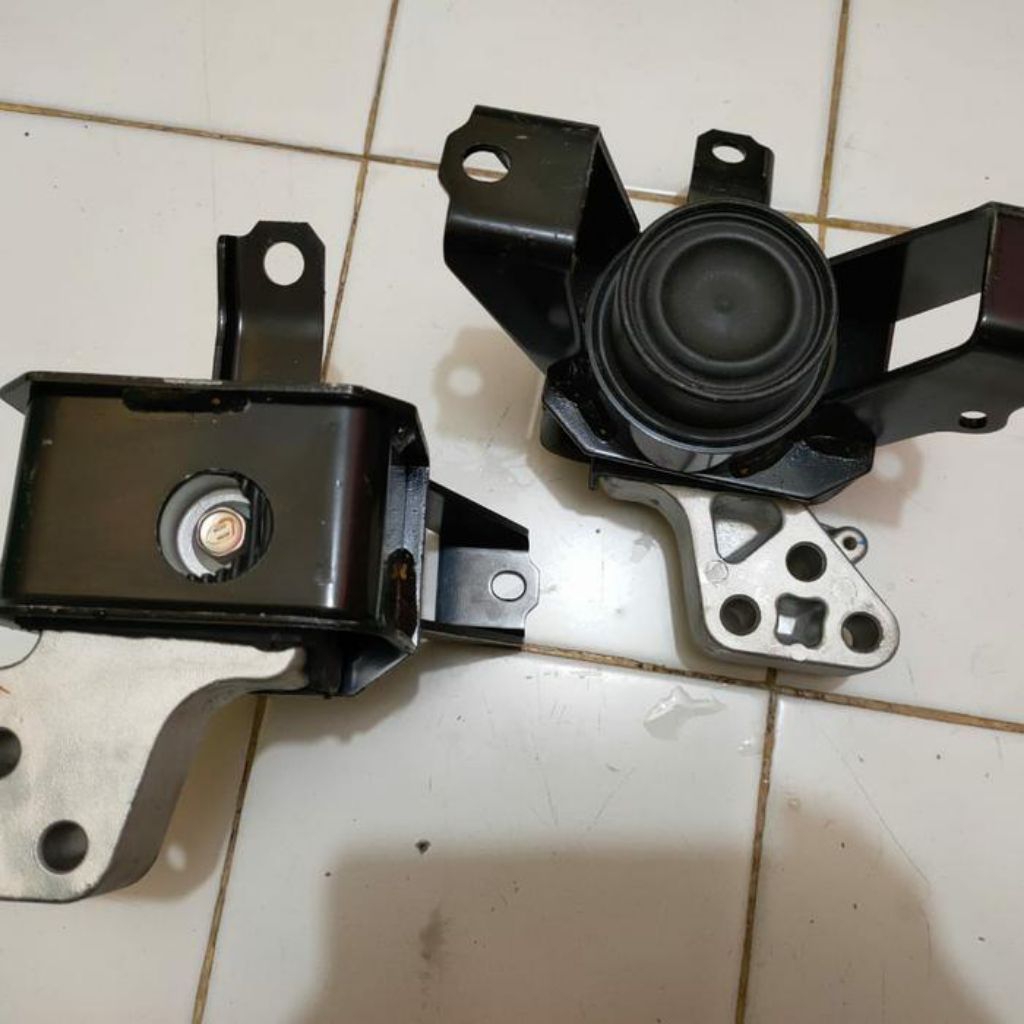 Jual Engine mounting kanan mitsubishi xpander original | Shopee Indonesia