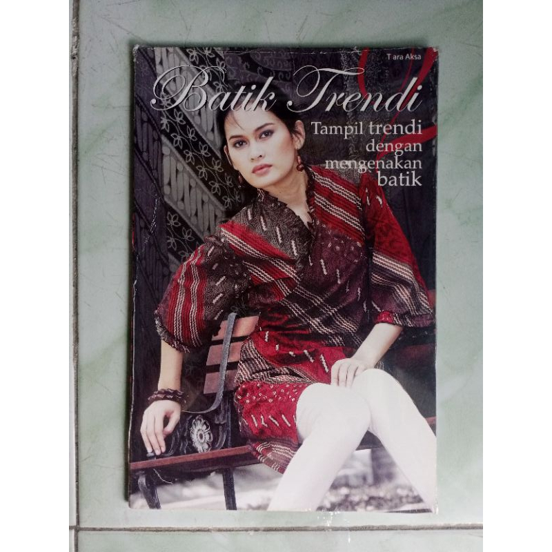 Jual BUKU BATIK TRENDI TAMPIL TRENDI DENGAN MENGENAKAN BATIK | Shopee ...