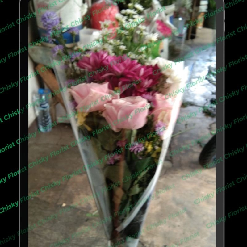 Jual HAND BUKET MIKA MAWAR FRESH | Shopee Indonesia
