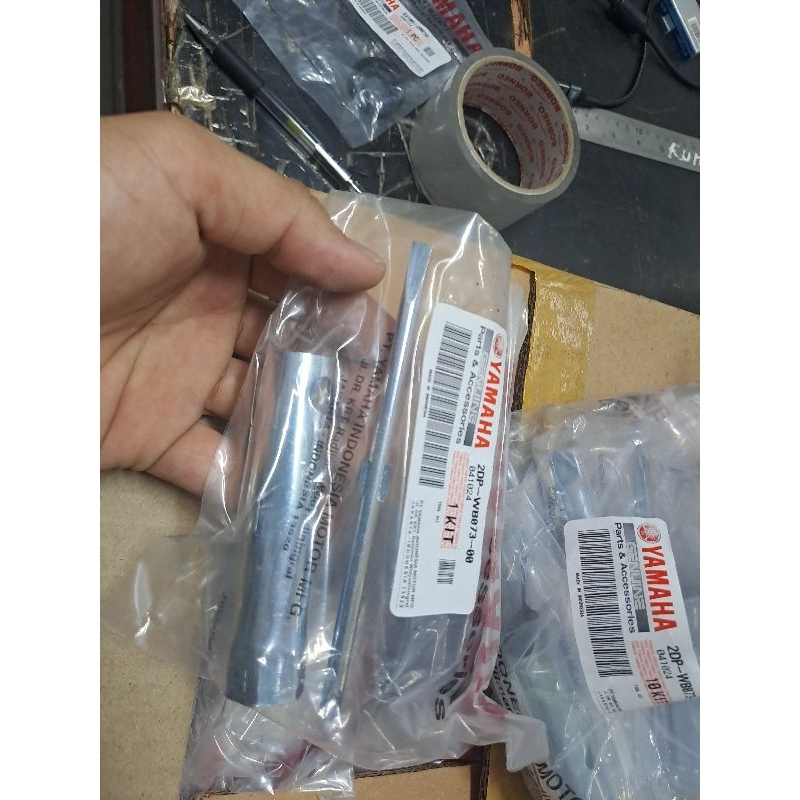Jual KUNCI BUSI & BATANGAN OBENG + - MERK YAMAHA TOOL KIT 2DP-WB073-00 | Shopee Indonesia