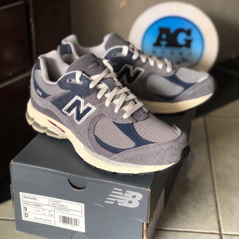 Jual Sepatu Lifestyle 2002R Grey Navy Men Original BNIB SALE | Shopee ...