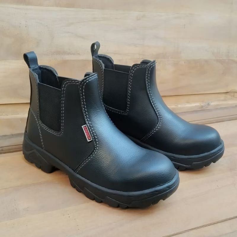 Jual Sepatu pria semi boots Kickers outdoor sefty ujung besi semi kulit ...
