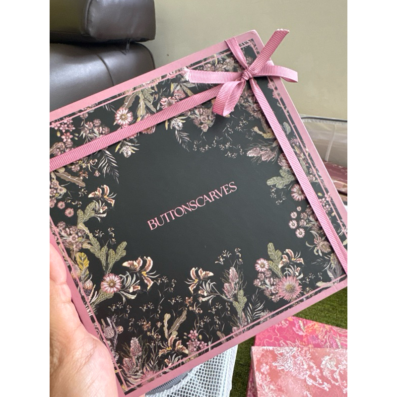 Jual BUTTONSCARVES NEW RARE UNDER TAG | Shopee Indonesia