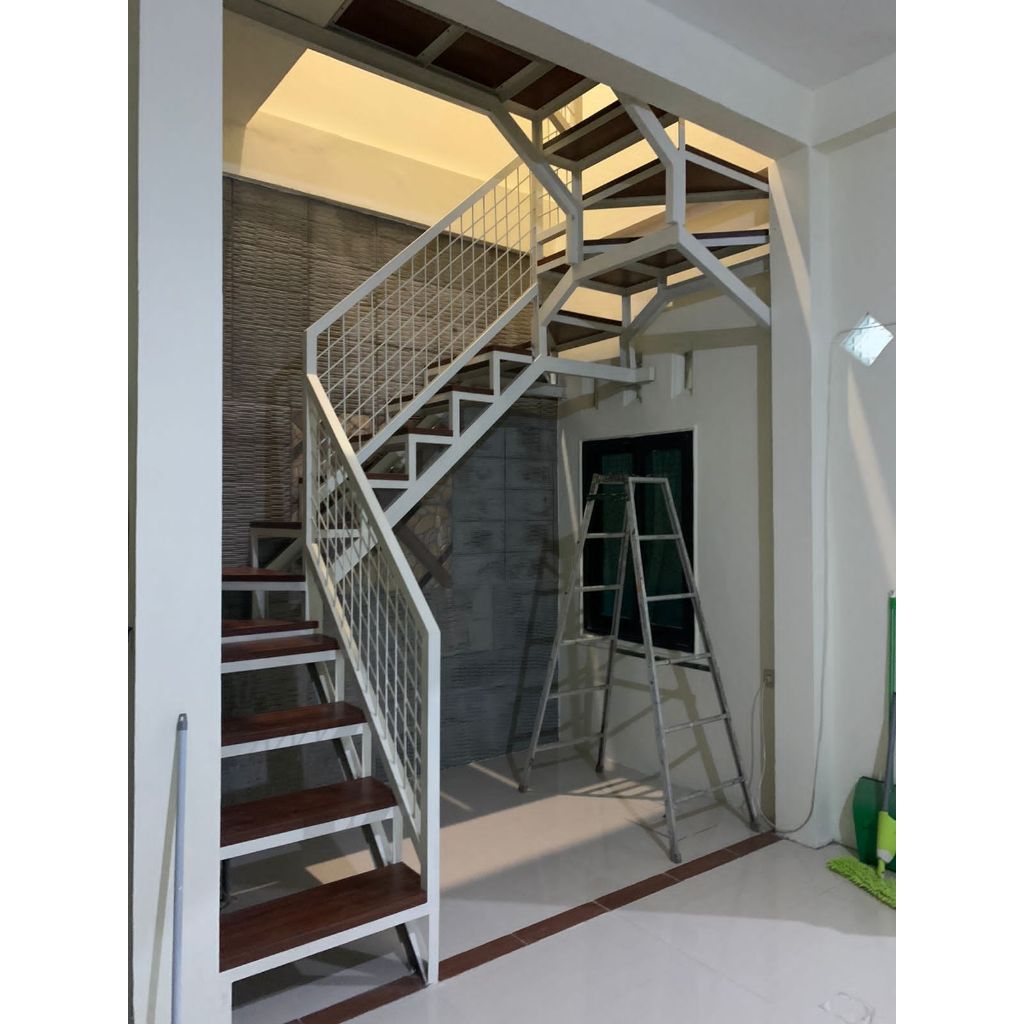 Jual Tangga kayu rangka besi step kayu material konstruksi | Shopee ...