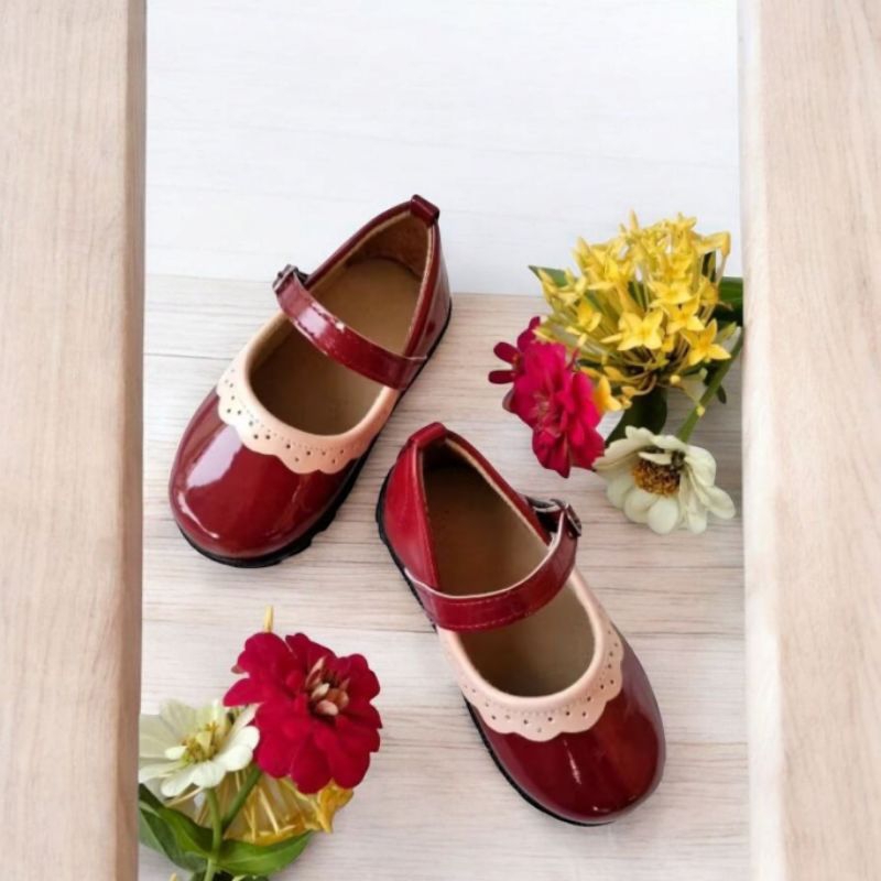 Jual Sepatu Anak Perempuan Domart Glossy Docmart Loafers Sepatu Pesta ...