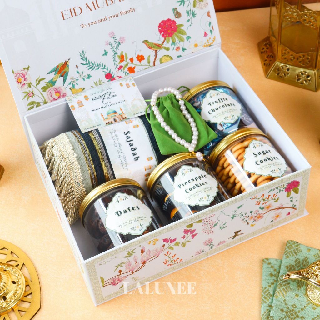 Jual Hardbox Complete Hampers Lebaran isi Sajadah dan Kue Kering Idul ...
