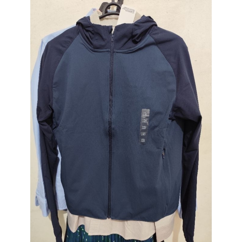 Jual Jaket Hoodie Dry Ex UV Protection Resleting Pria Uniqlo (Unisex ...