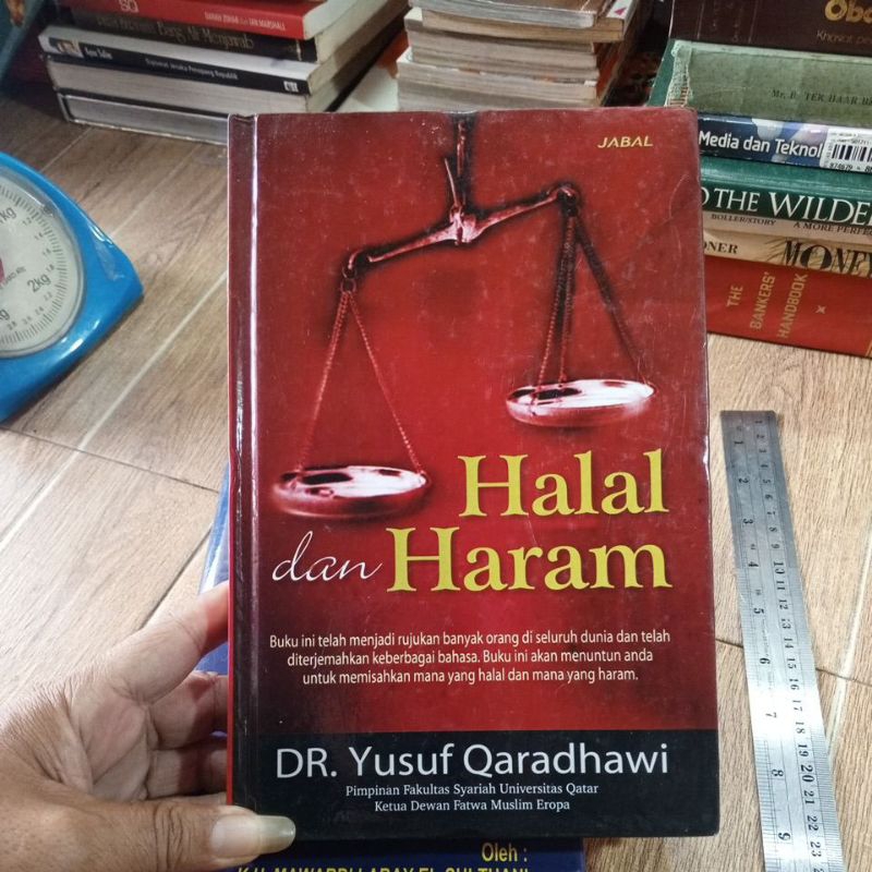 Jual buku agama Islam, HALAL dan HARAM, oleh DR. Yusuf Qaradhawi, kondisi baik, used seken bekas ...