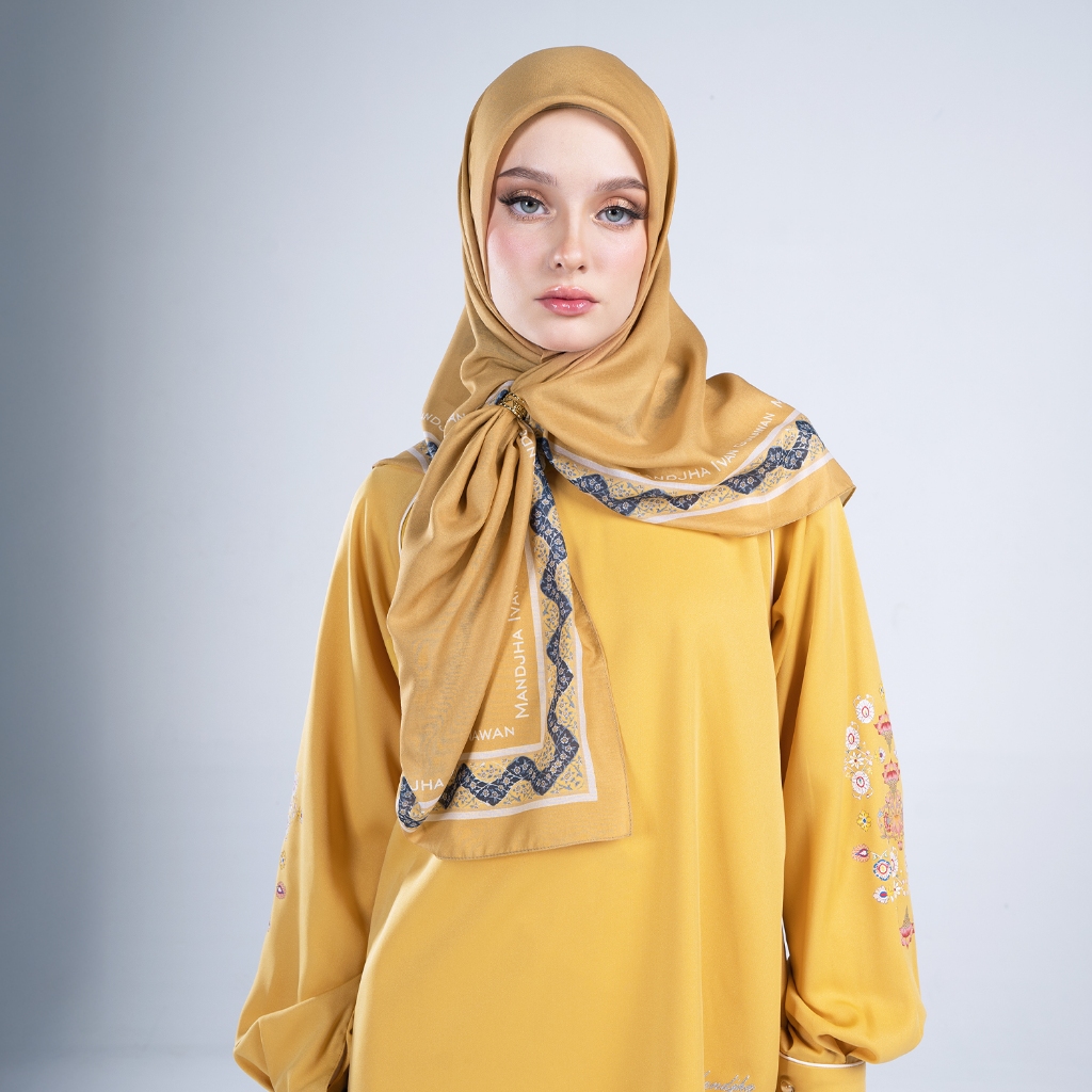 Jual MANDJHA Alma Mustard Scarf By IVAN GUNAWAN - Jilbab Hijab Segi ...