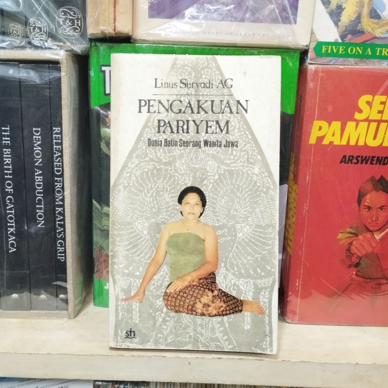 Jual Pengakuan Pariyem Dunia Batin Seorang Wanita Jawa - Linus Suryadi ...