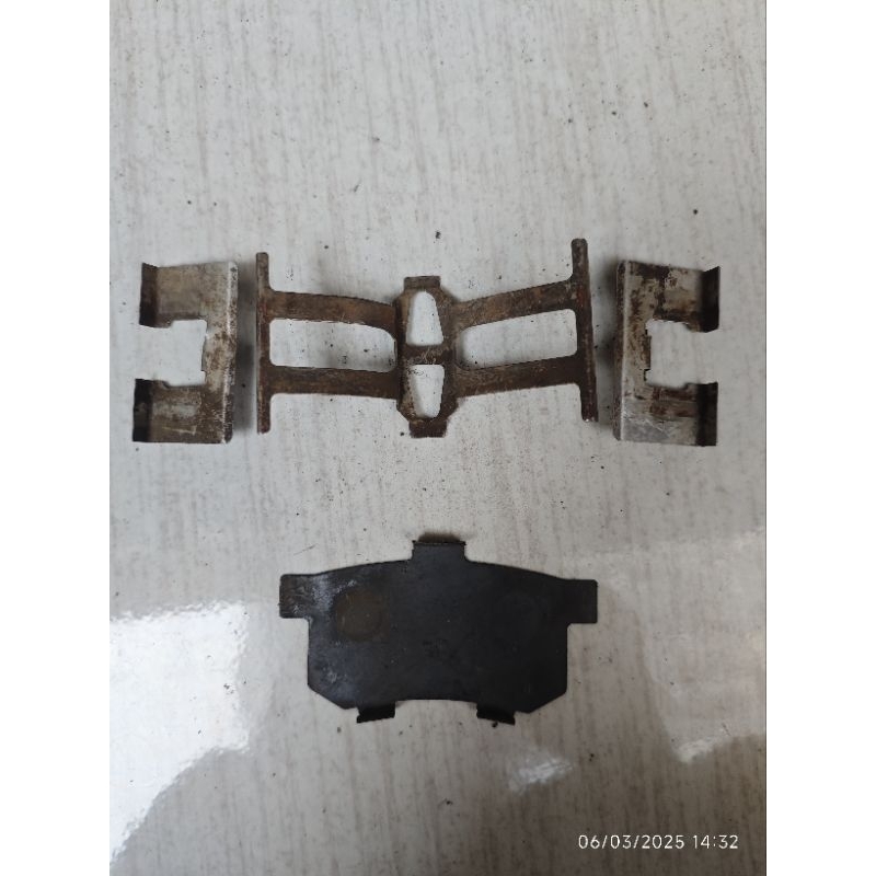 Jual Klip besi pengait kampas rem (belakang) | Shopee Indonesia