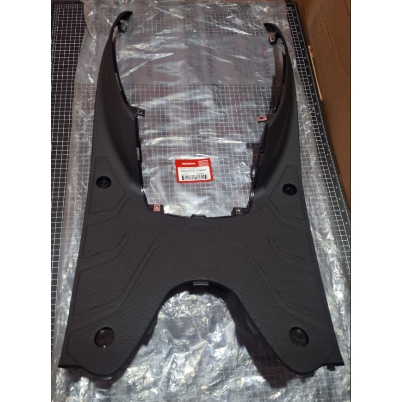 Jual cover pijakan lantai step floor honda spacy spesi spasi Fi karbu original ahm honda 6431a ...