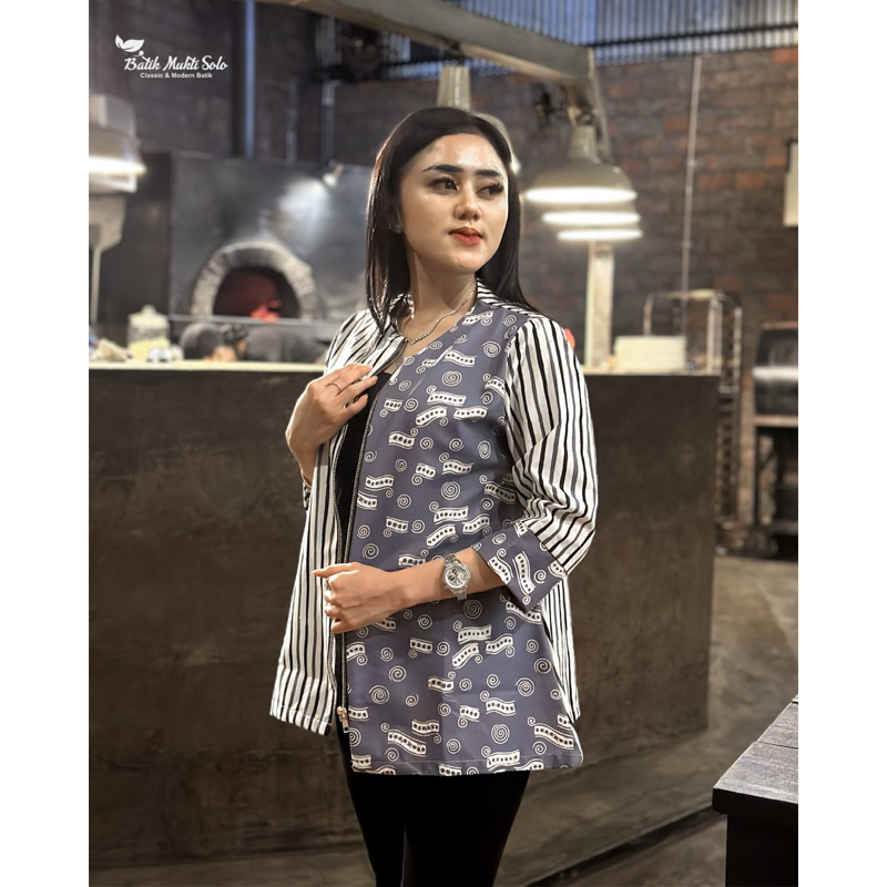 Jual Batik Mukti Solo - Blouse Wanita Batik Indigo Abu | Shopee Indonesia