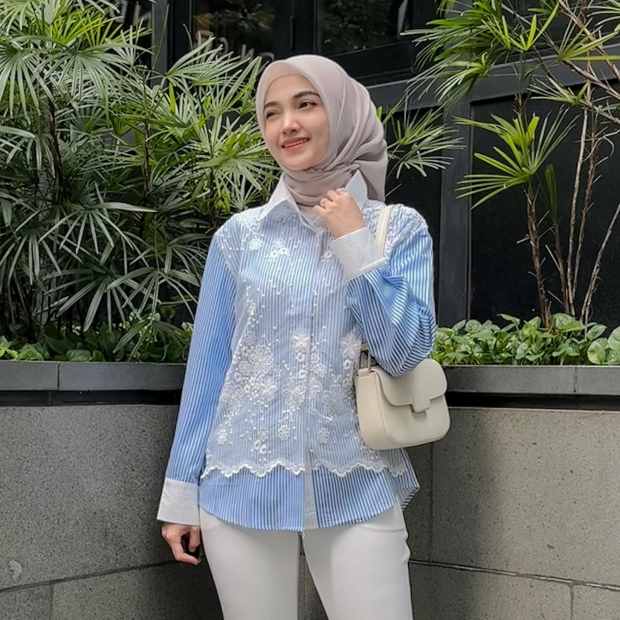 Jual FANMU Kemeja Blouse Stripe Wanita | Lace Biru Blouse Stripe Premium | Shopee Indonesia