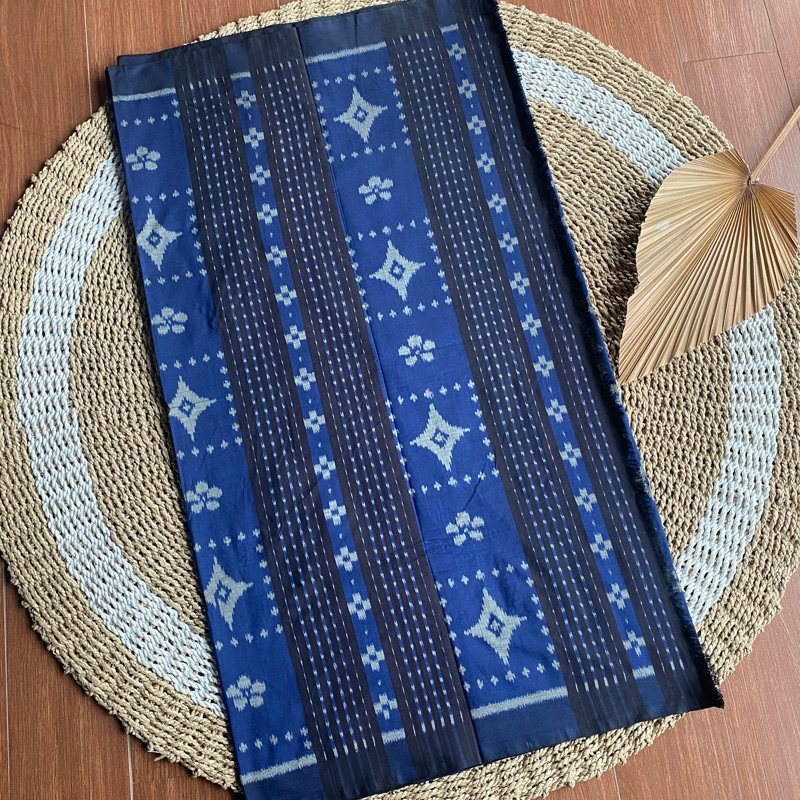 Jual KAIN TENUN ENDEK KHAS BALI MOTIF ANTIK KLASIK BIRU GRINGSING ...