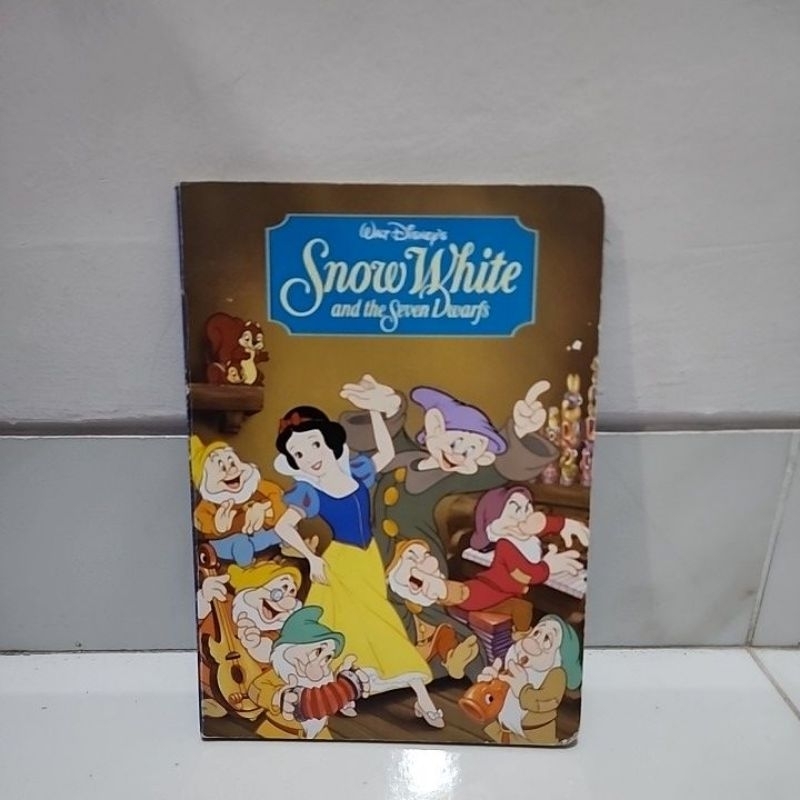 Jual Walt Disney’s Snow White and the Seven Dwarfs Written by Lisa ...