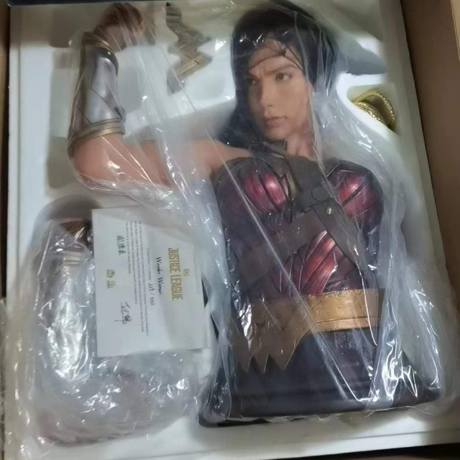 Jual Infinity Studio Justice League Wonder Woman life-size 1/1 Bust ...