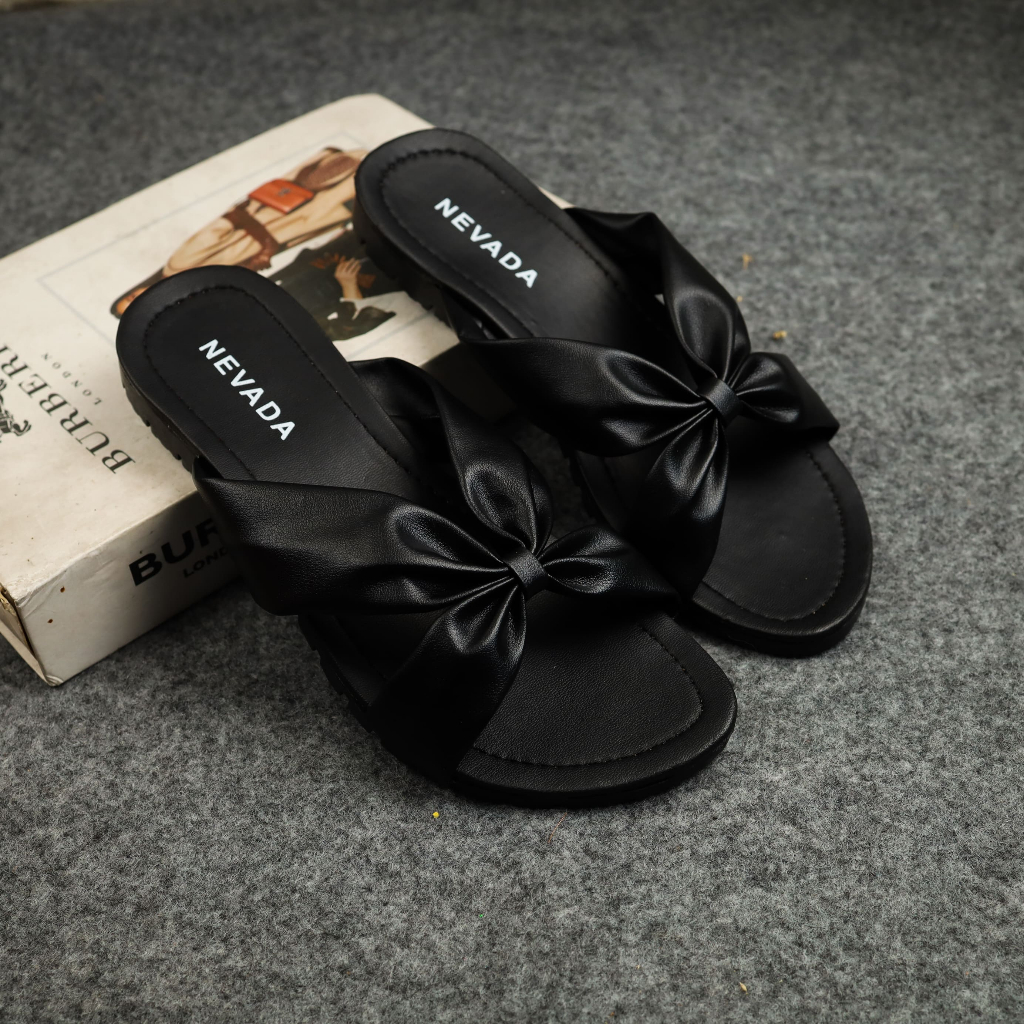 Jual Sandal Flat Pita Lebar Hitam Kekinian Terbaru - Sandal Cewek ...