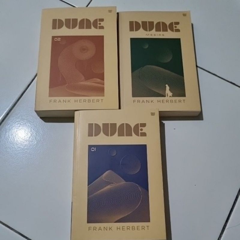 Jual Novel Dune by Frank Herbert Preloved ORIGINAL | Dune 1 | Dune 2 ...