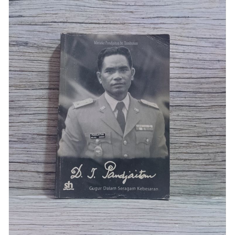 Jual DI Panjaitan Gugur Dalam Seragam Kebesaran - Marieke Pandjaitan br ...
