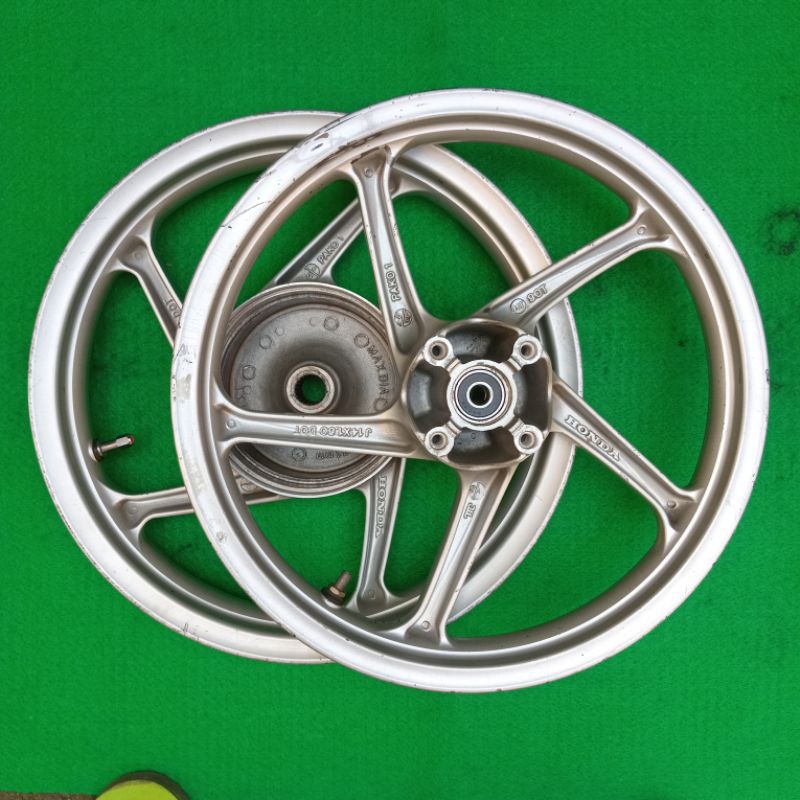 Jual Velg beat original copotan repaint silver pnp vario 110 scopy ...