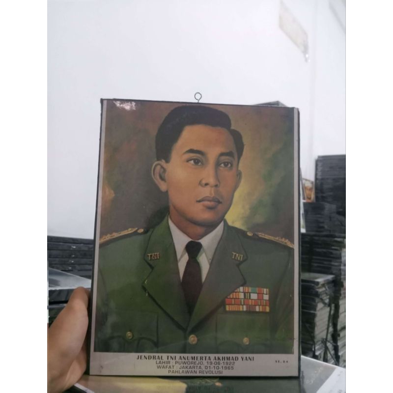 Jual Poster Bingkai Jendral TNI Anumerta Ahmad Yani | Shopee Indonesia