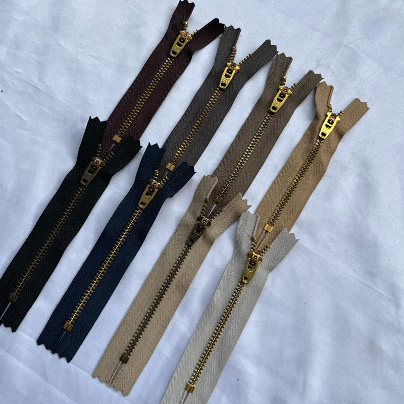 Jual Zipper / Resleting Besi YKK No. 4,5 (1 pcs) Warna Hitam, Cream, Coklat, Navy & Abu (4 - 4,5 ...