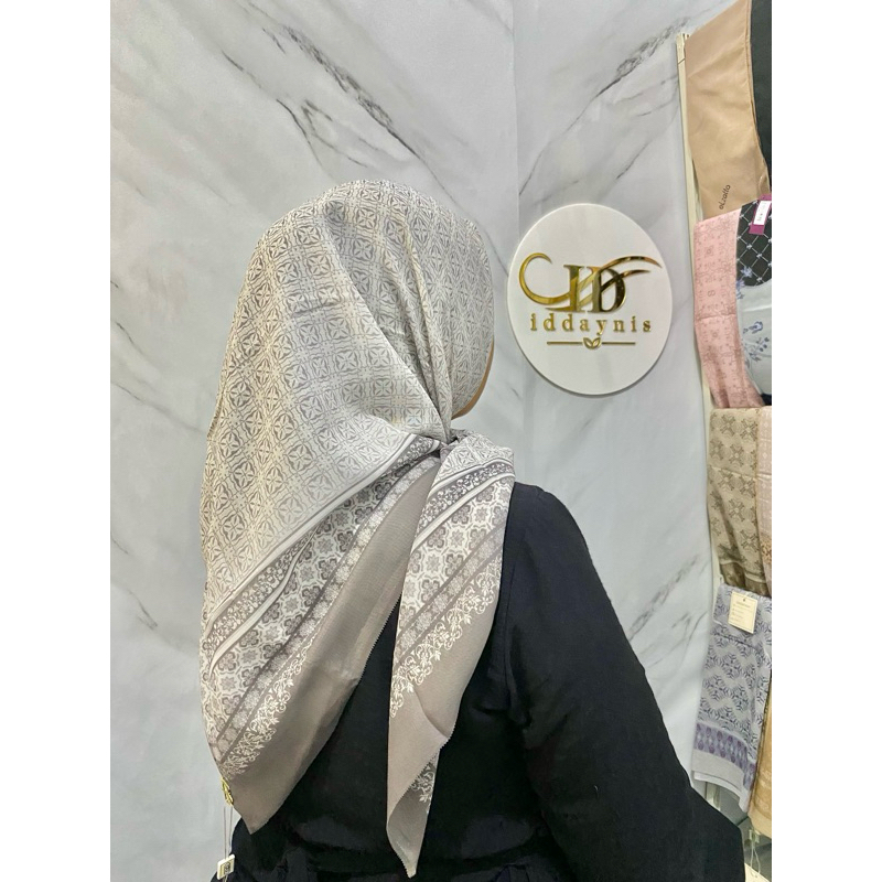 Jual (part 2) BUCKLE SCARVES logo Swarovski pouch hijab viral kerudung ...