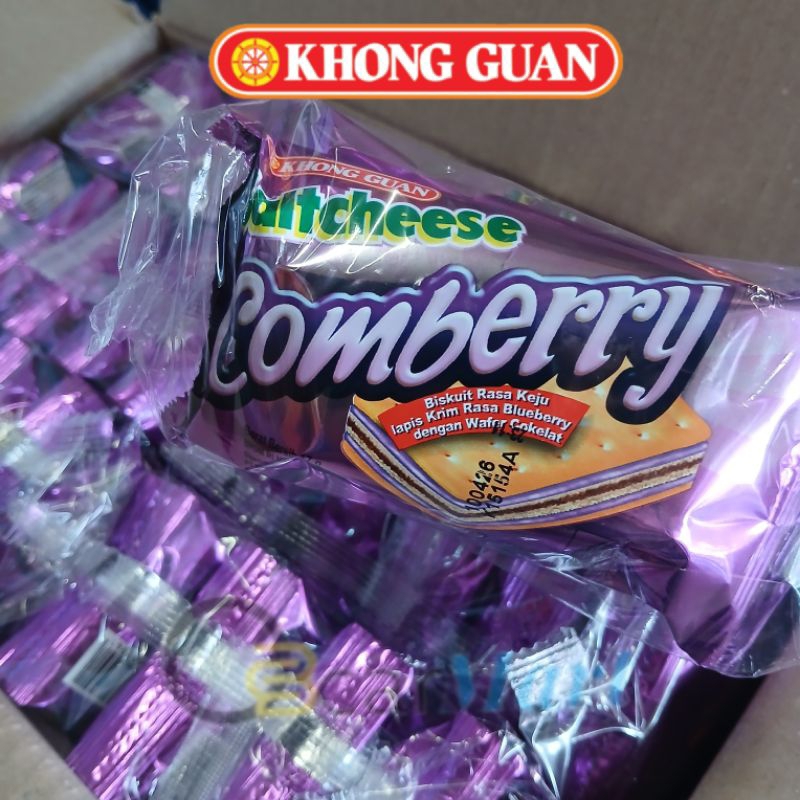 Jual Biskuit KHONG GUAN SALTCHEESE isi 10 Comberry Wafer Rasa Cream ...