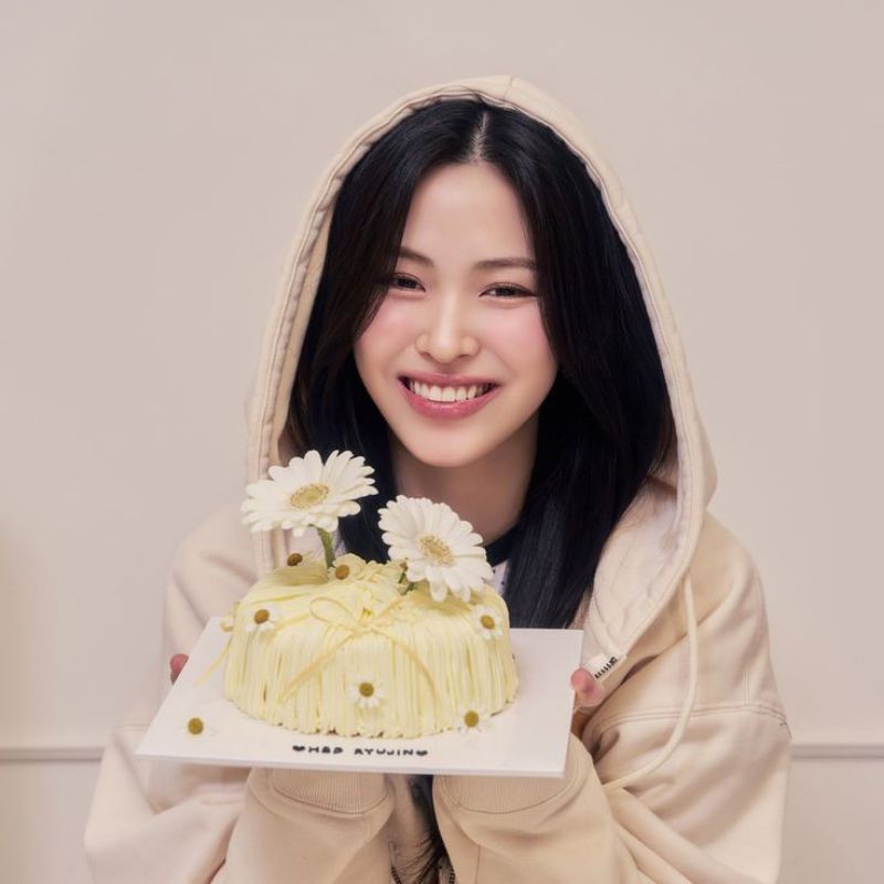 Jual korean floral cake Kue floral korea Simple floral cake Ryujin cake ...