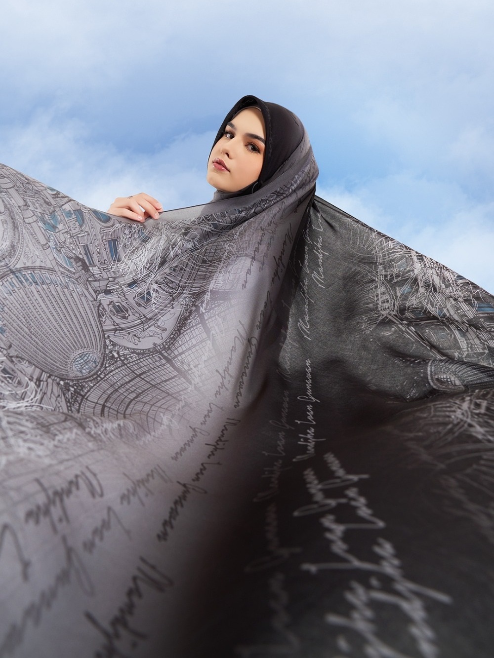 Jual Sofia Black Scarf Mandjha Muslim Wanita Hijab Segi Empat Ivan Gunawan Voal Premium Original ...